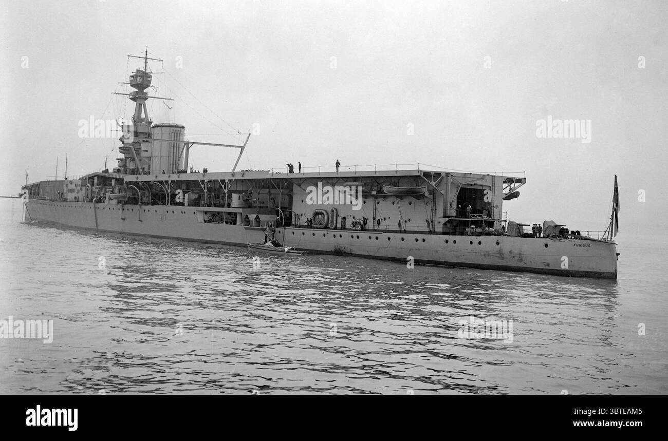 British Royal Navy . The British Fleet arrives at Southend , Essex ...