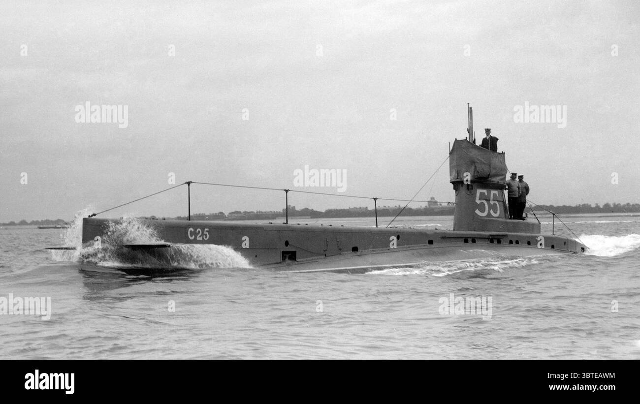 British Royal Navy . Officers and crew of HM Submarine C25 on the ...