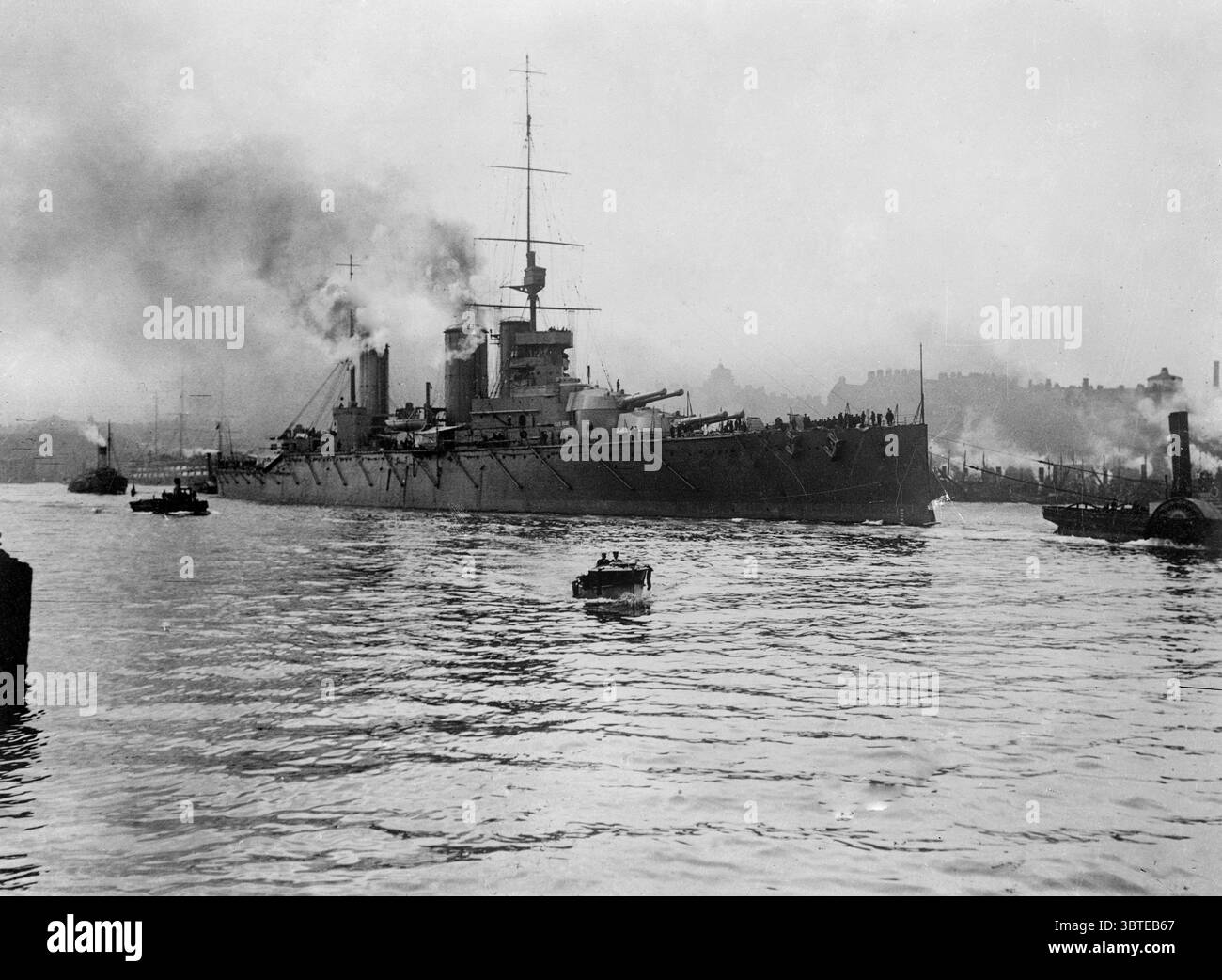 HMS Queen Mary , British Royal Navy - a Lion class battlecruiser . 1914 ...