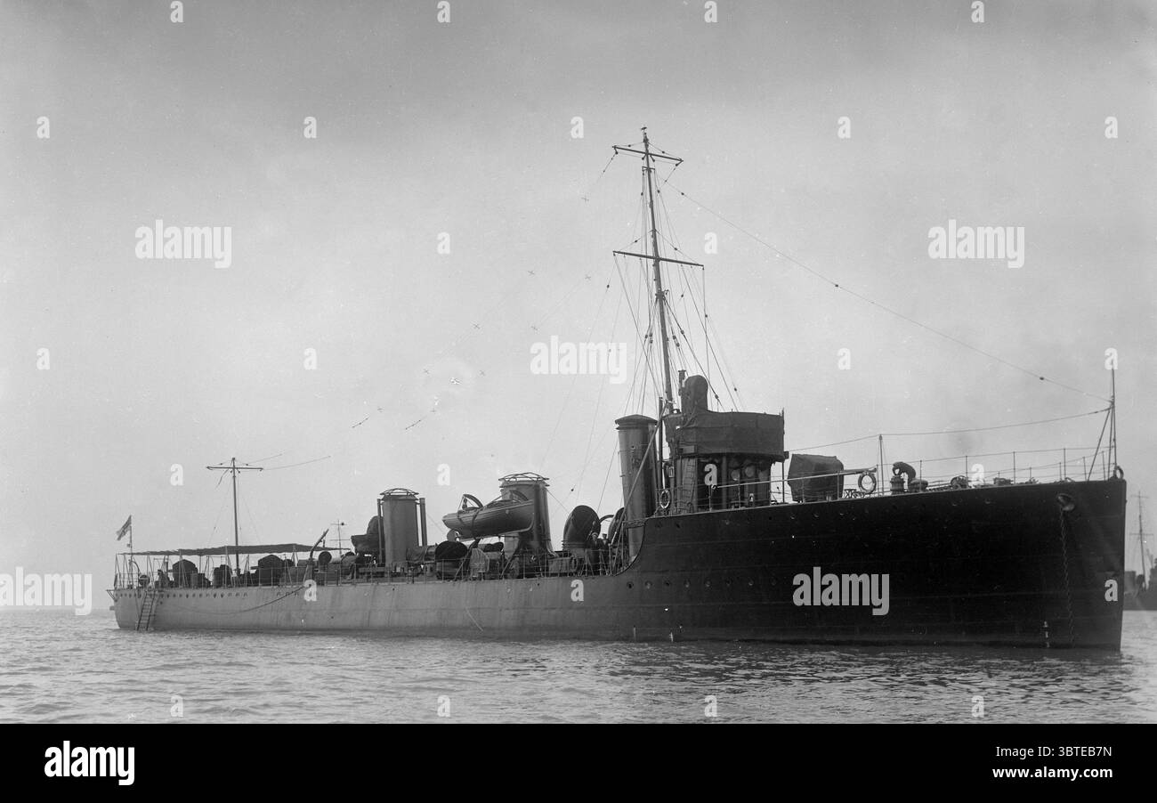 Royal British Navy . HMS Sparrowhawk an Acasta-class destroyer 1914 ...