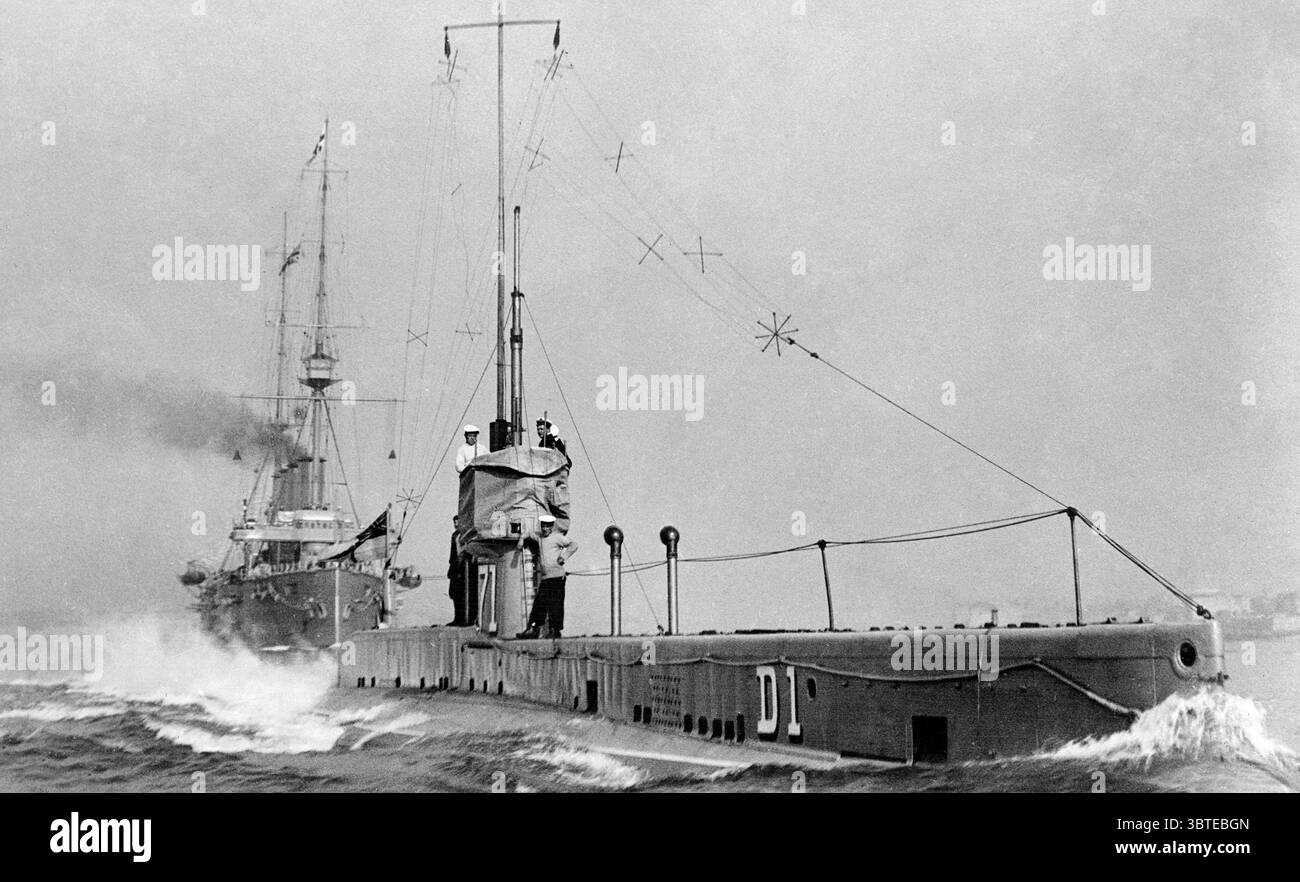 British Royal Navy . HMS Submarine D1 with wireless telegraphy mast ...