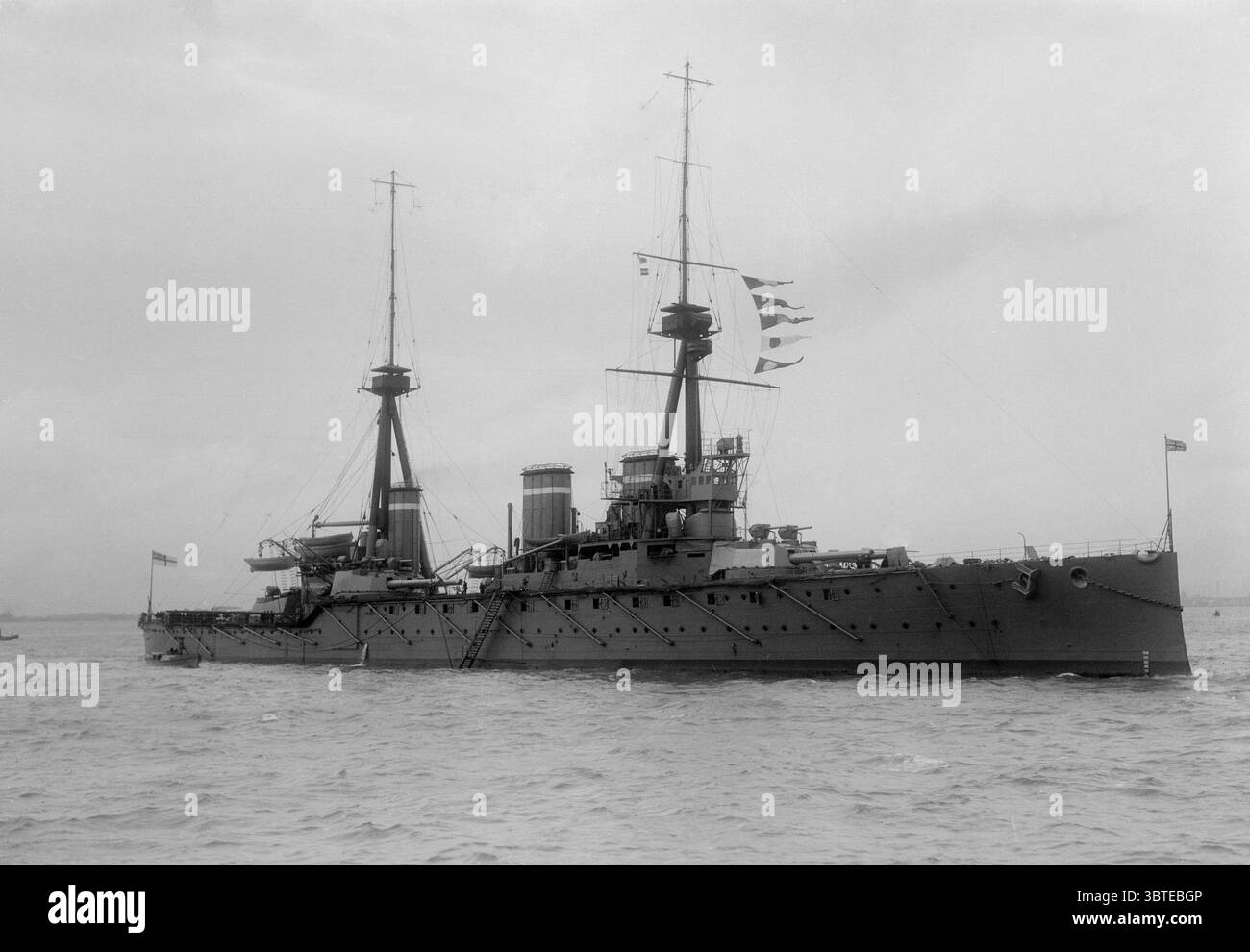 British Royal Navy . HMS Invincible - Invincible Class battlecruiser ...