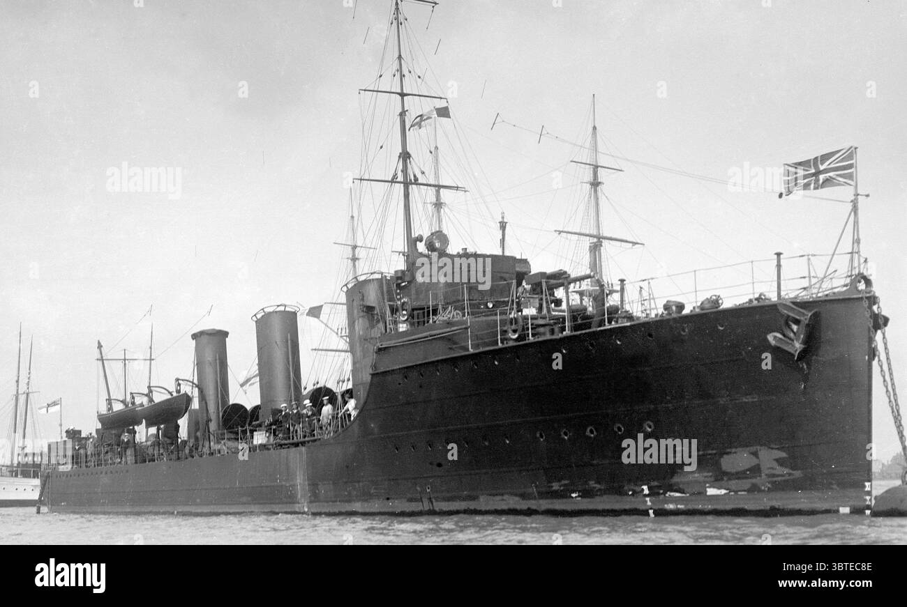Ocean going destroyer Black and White Stock Photos & Images - Alamy