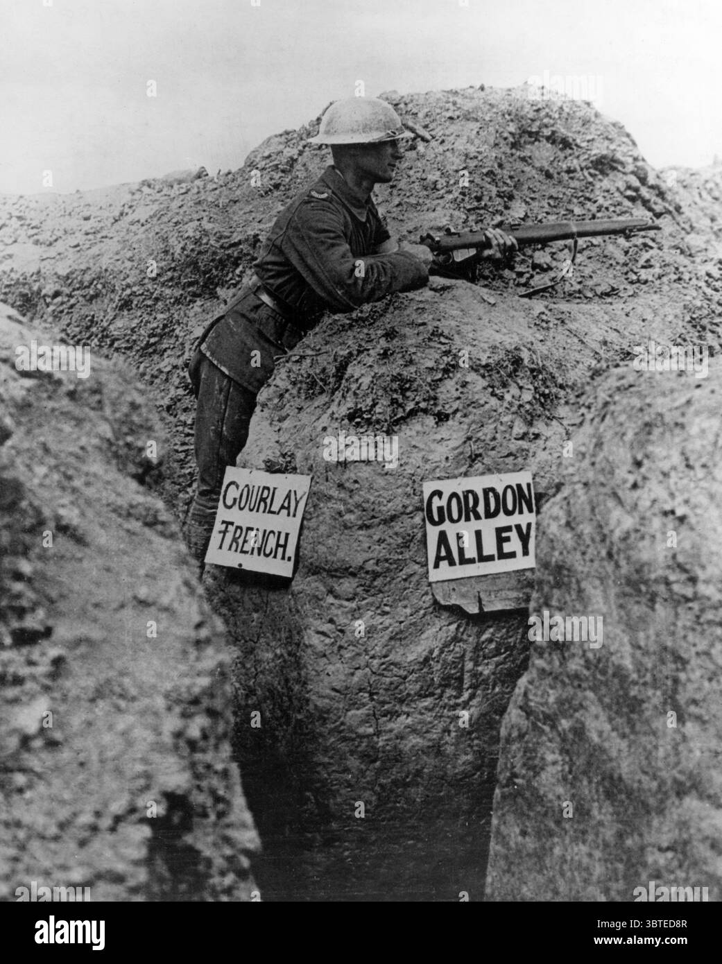 WWI Western Front: where the French and British trenches meet. 1916 ...