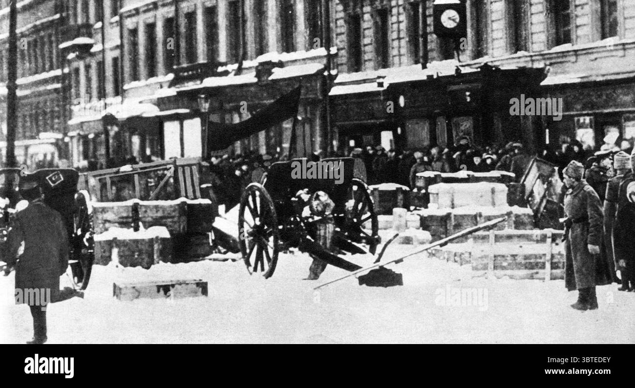 Field guns and barricades : October Revolution in Petrograd , Russia 25 ...