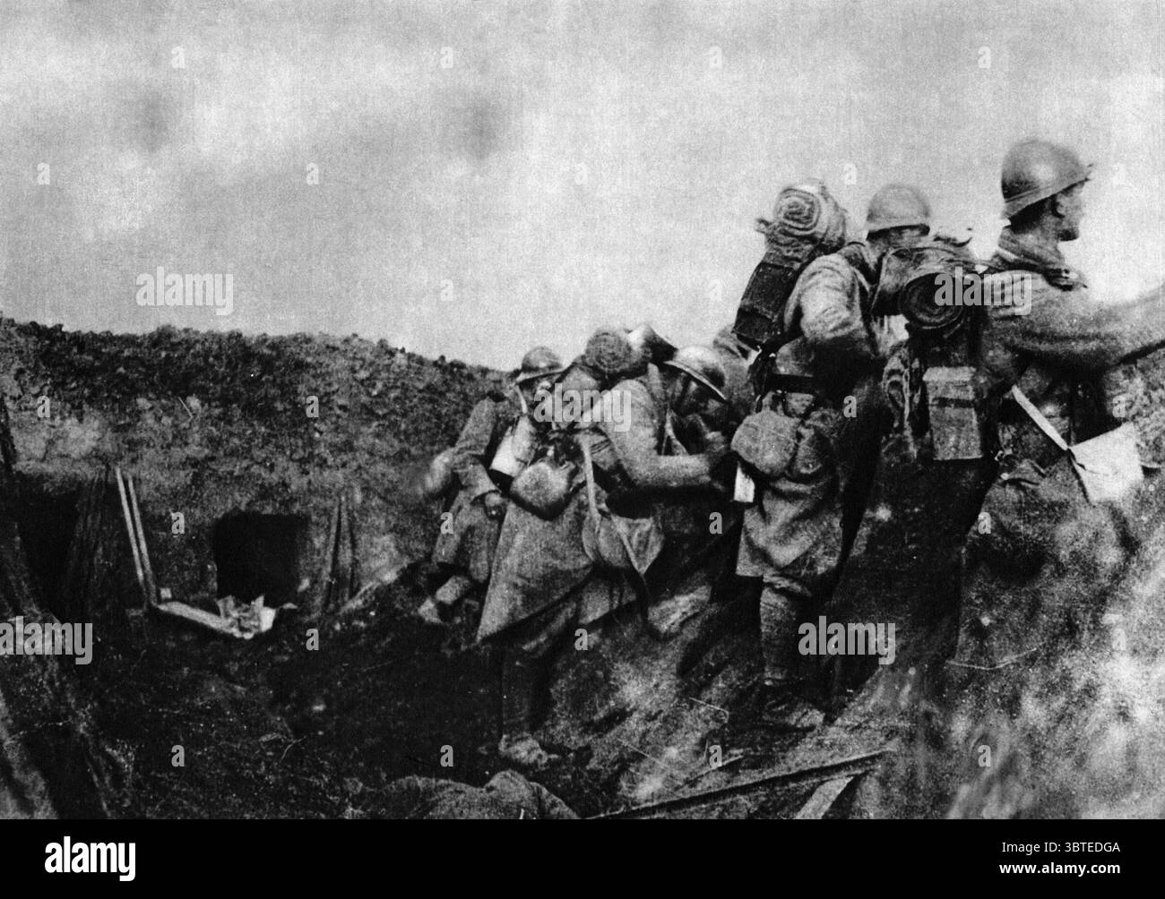 First World War French veterans in front line trenches , France Stock ...