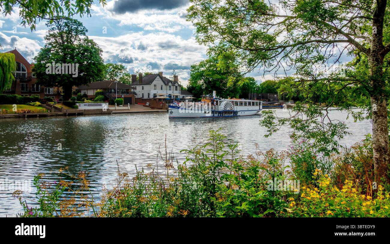 Thames ditton boat hi-res stock photography and images - Alamy