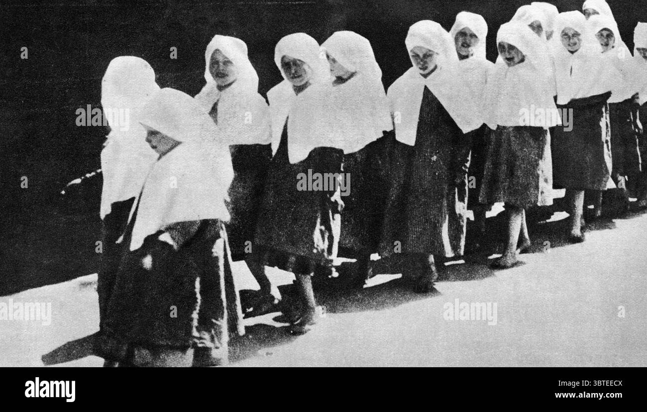 First World War German orphans wearing a nuns headdress Stock Photo - Alamy
