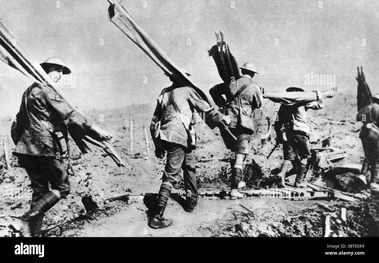 First World War First Aid : The battlefield of Vimy Ridge , soldiers ...