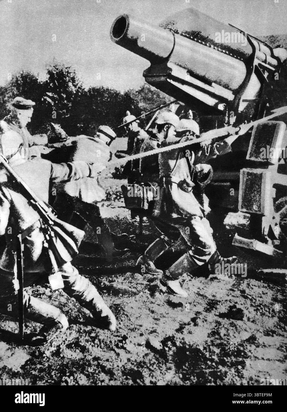 World War One German 21cm Howitzer type siege gun used in the ...