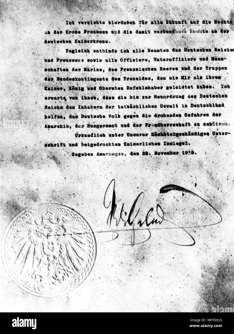 Abdication papers hi-res stock photography and images - Alamy