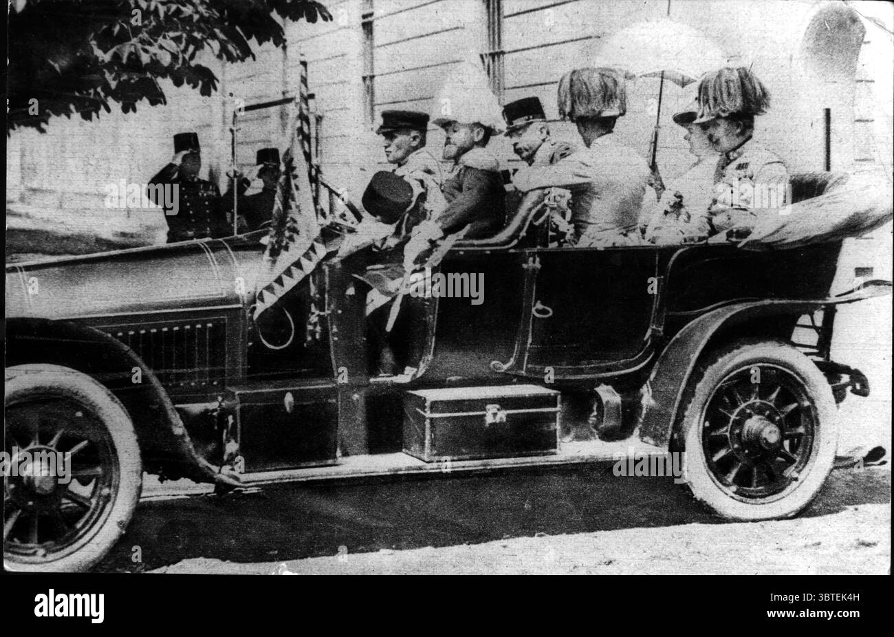 Arch Duke Ferdinand and his wife photographed in their car, 20 minutes ...