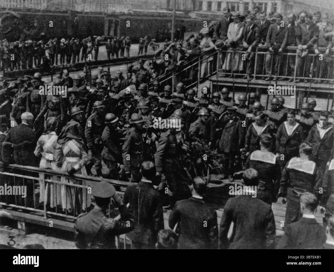 Humanitarian hero Black and White Stock Photos & Images - Alamy