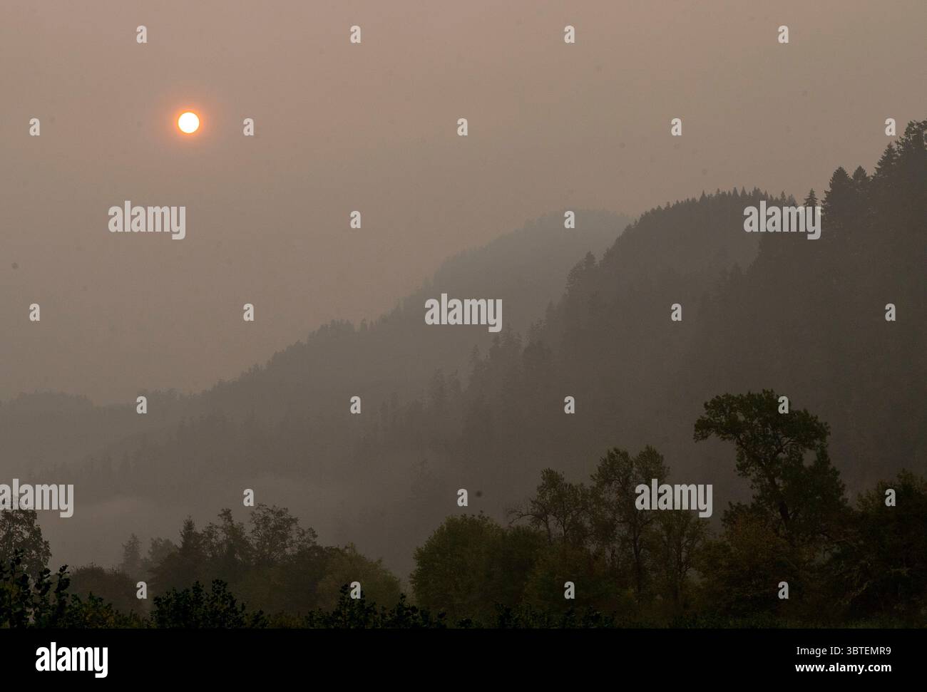 September 15, 2020, Elkton, OREGON, U.S.A: Smoke from numerous ...