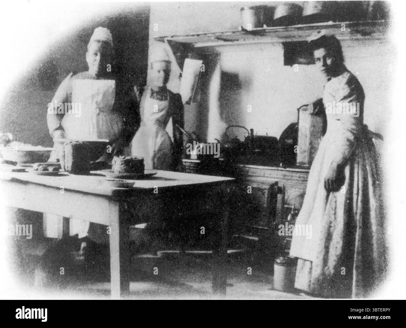 Domestic servants hi-res stock photography and images - Alamy