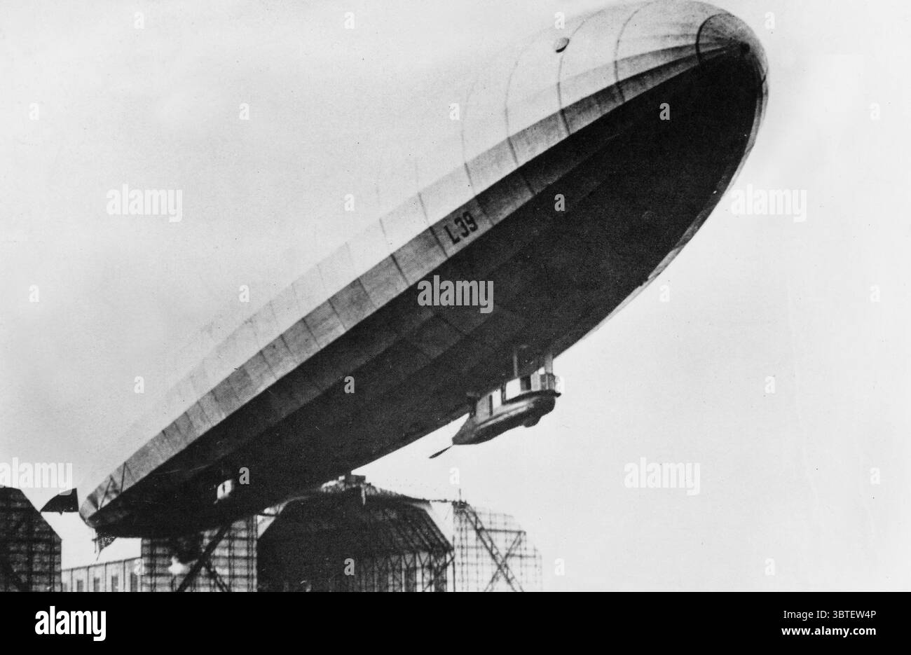 Zeppelin airship in WWI Stock Photo - Alamy