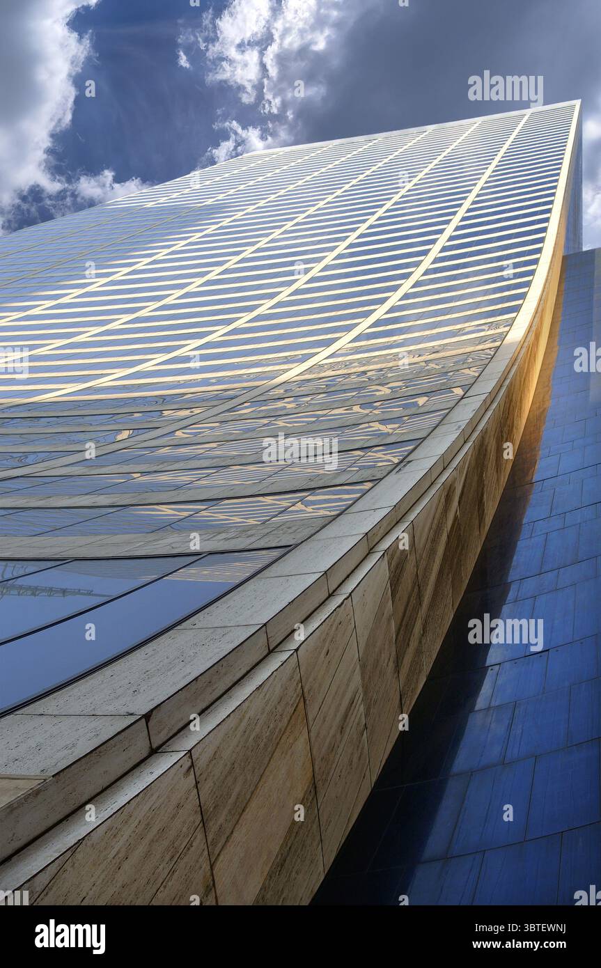 Skyscraper curved facade new york hi-res stock photography and images ...