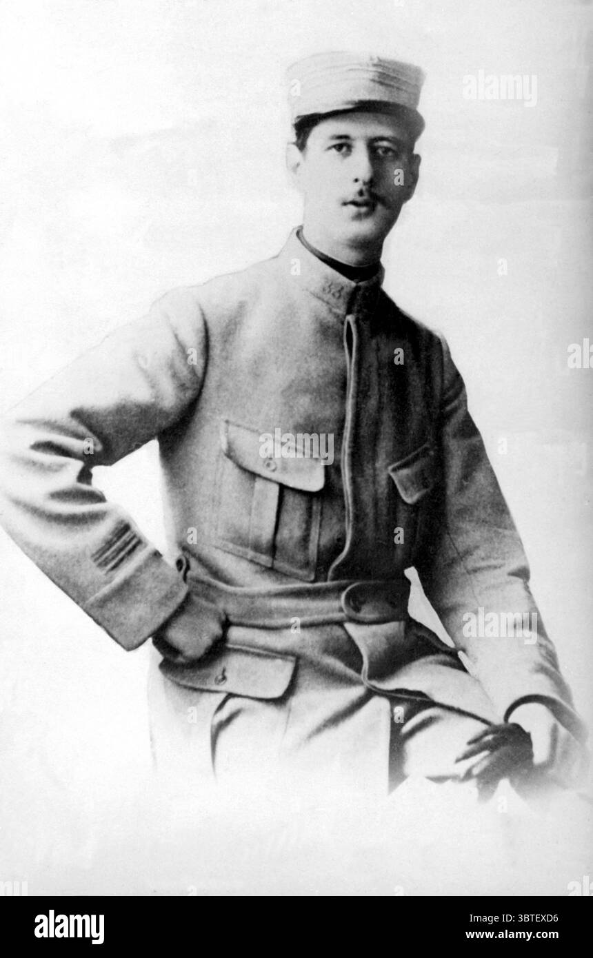 Charles de Gaulle le plus jeune capitaine de l'Armee Francaise, pendant ...