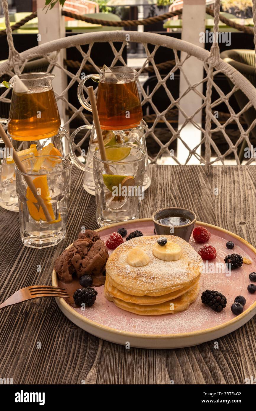 Brunch setup hi-res stock photography and images - Alamy