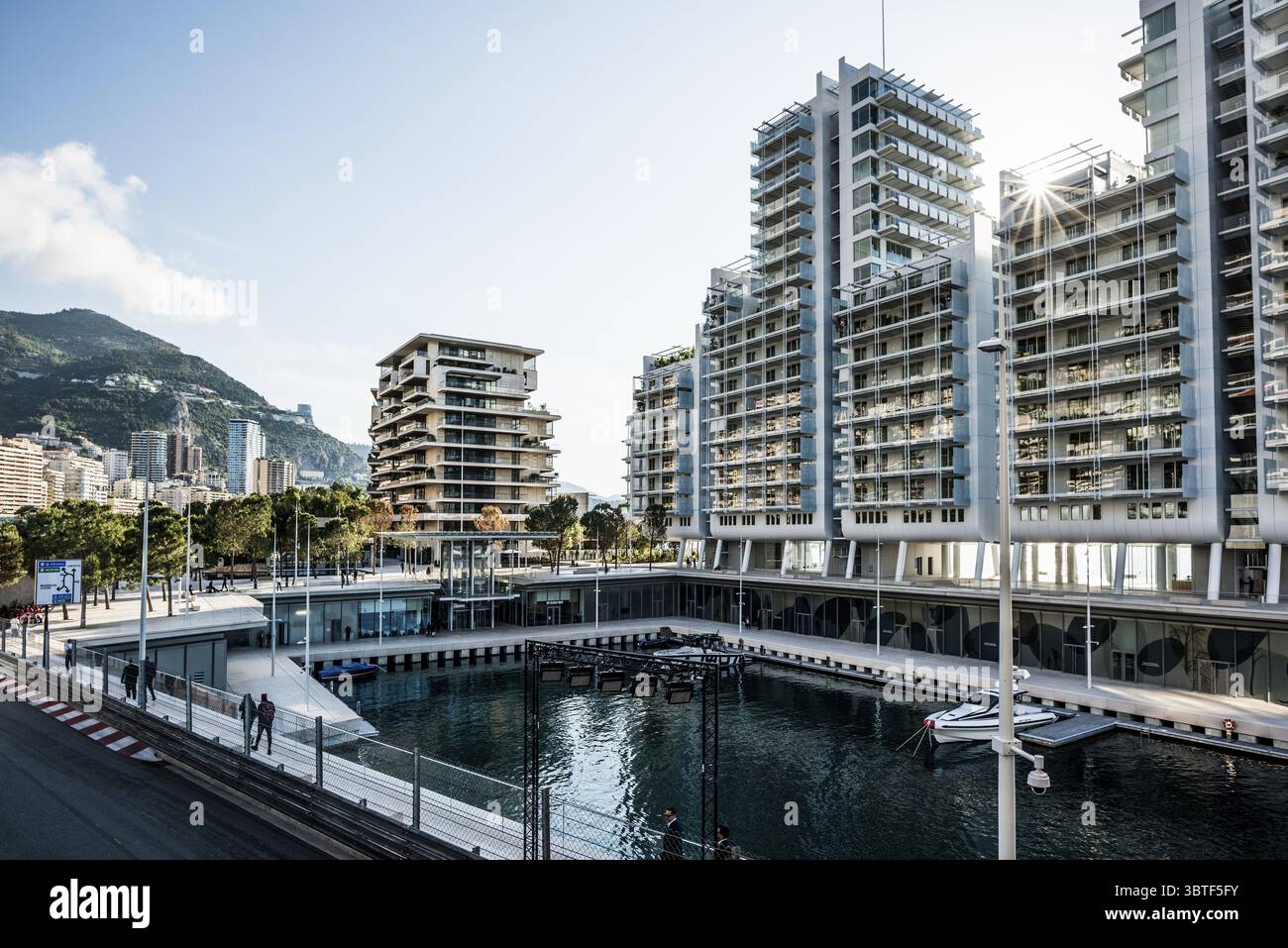 Luxury flats by the sea, architect Renzo Piano, Petit Portier, Monte ...