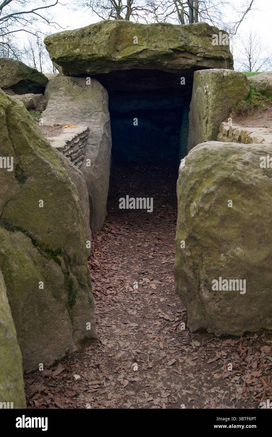Waylands Smithy neolithic long barrow on The Ridgeway, Oxfordshire ...