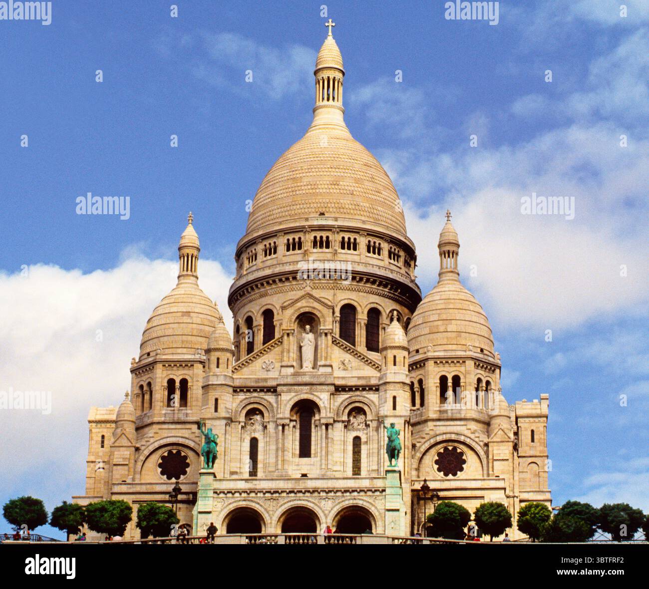 Basilique du Sacre Coeur de Montmartre Paris France. Exterior of ...
