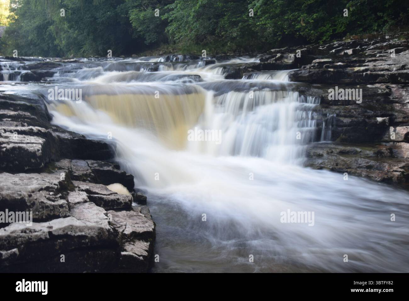 Stainforth force waterfall hi-res stock photography and images - Alamy