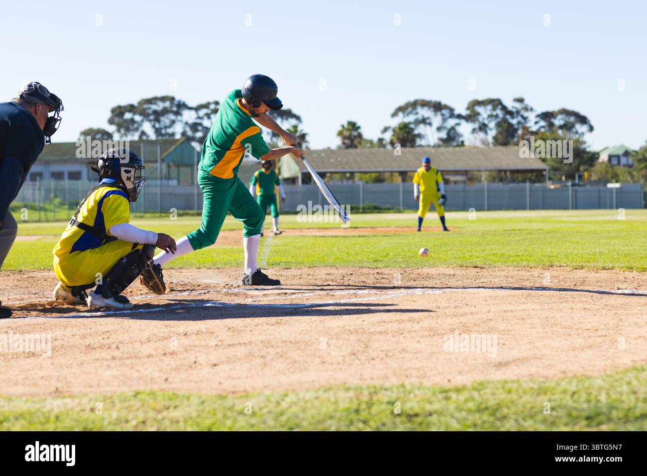 Baseball bat near plate hi-res stock photography and images - Alamy
