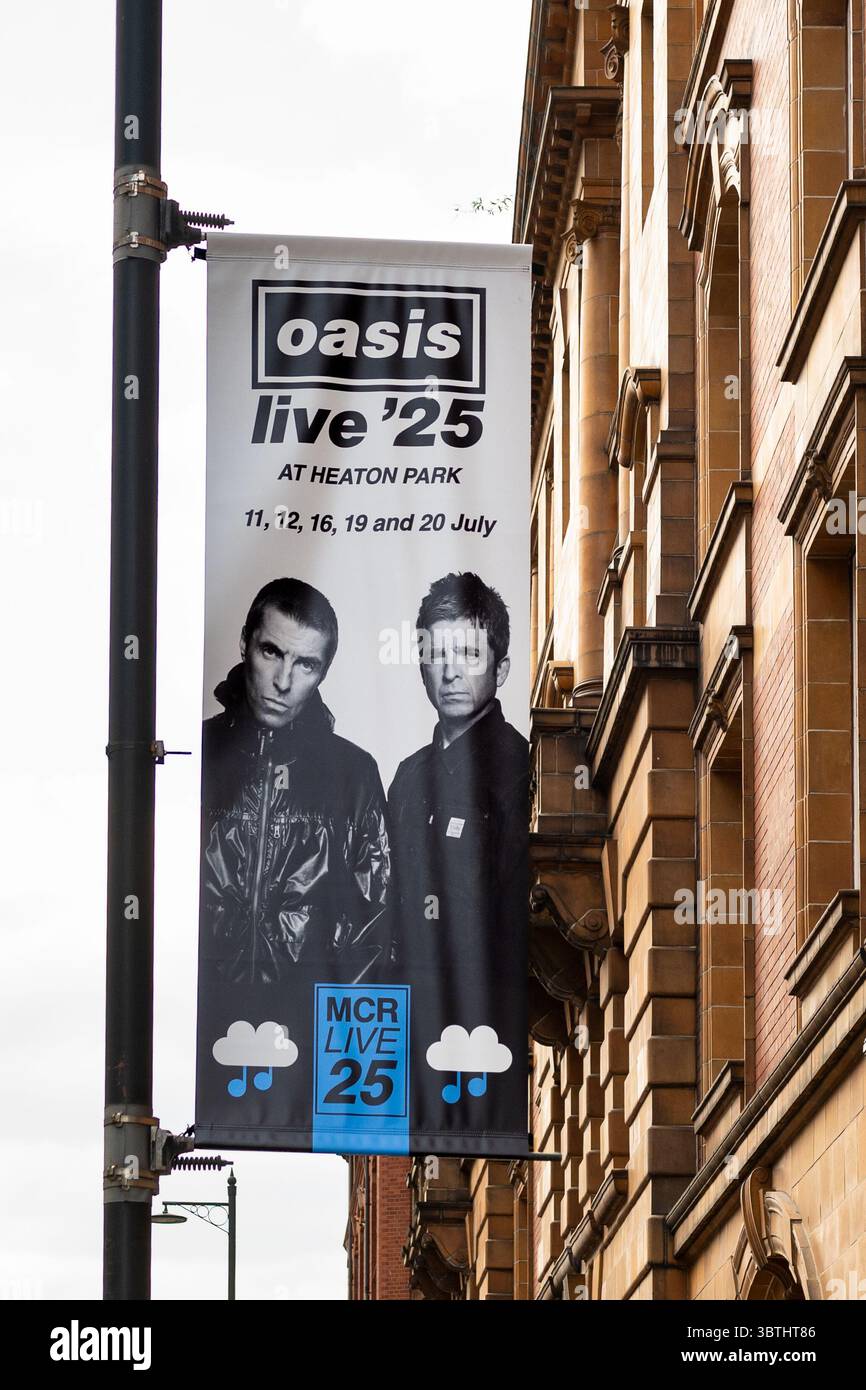 Oasis 25 heaton park hi-res stock photography and images - Alamy