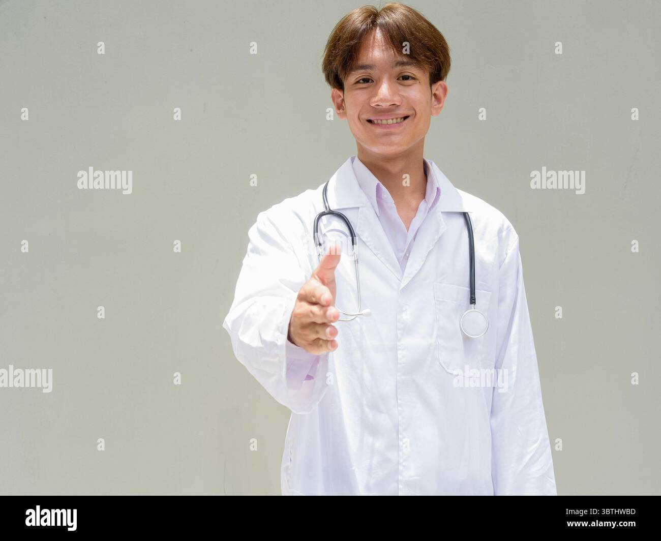 Young male lab worker hi-res stock photography and images - Alamy