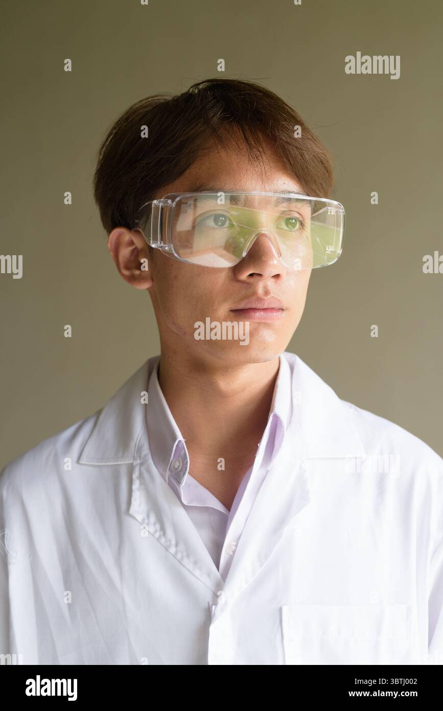 Scientist wearing safety goggles hi-res stock photography and images ...