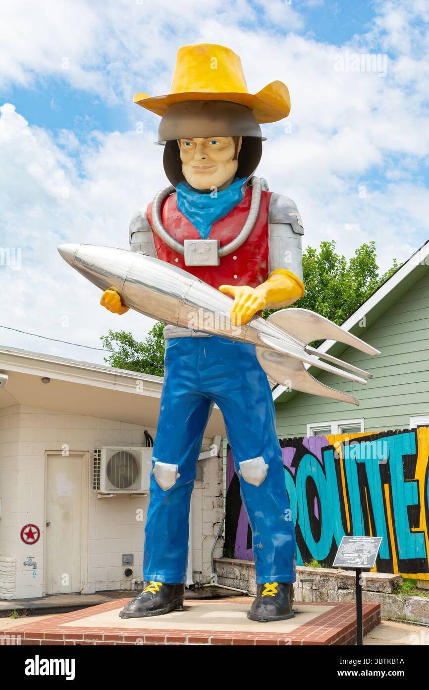 Tulsa, Oklahoma, USA - June 18th 2025 - The famous 'Buck Atom' roadside ...
