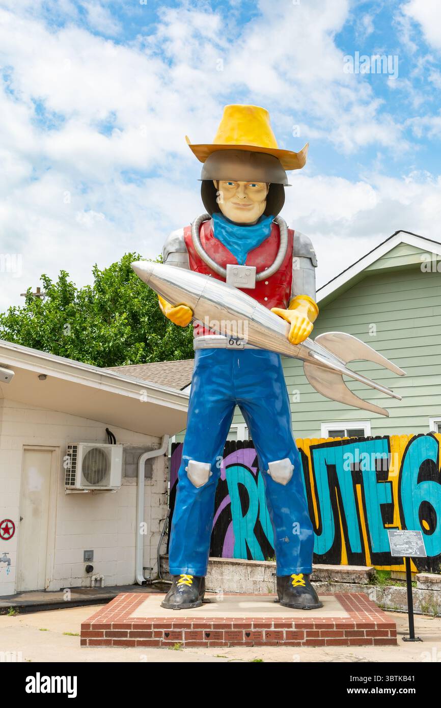 Tulsa, Oklahoma, USA - June 18th 2025 - The famous 'Buck Atom' roadside ...