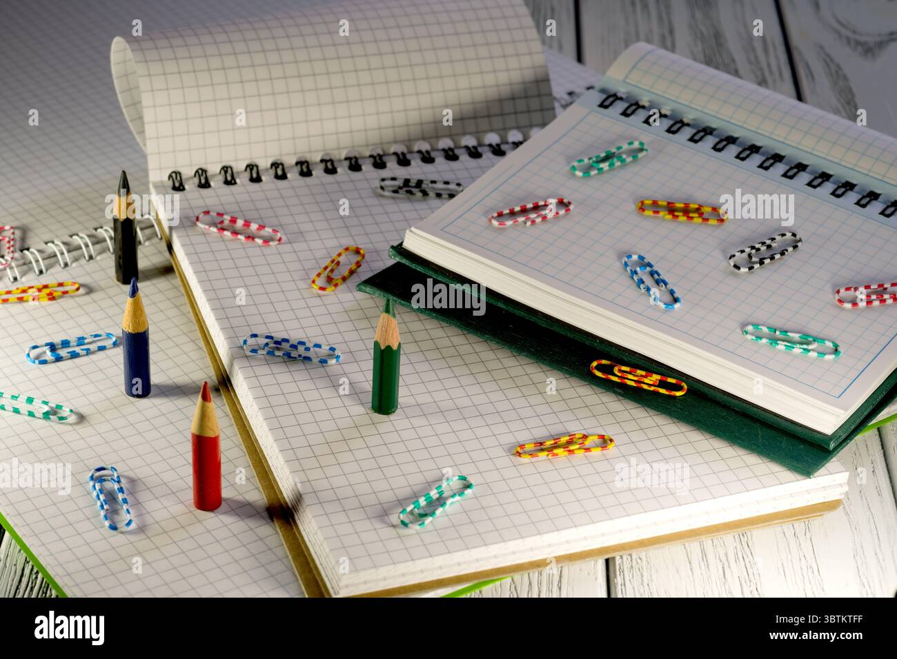 Loose leaf clips hi-res stock photography and images - Alamy
