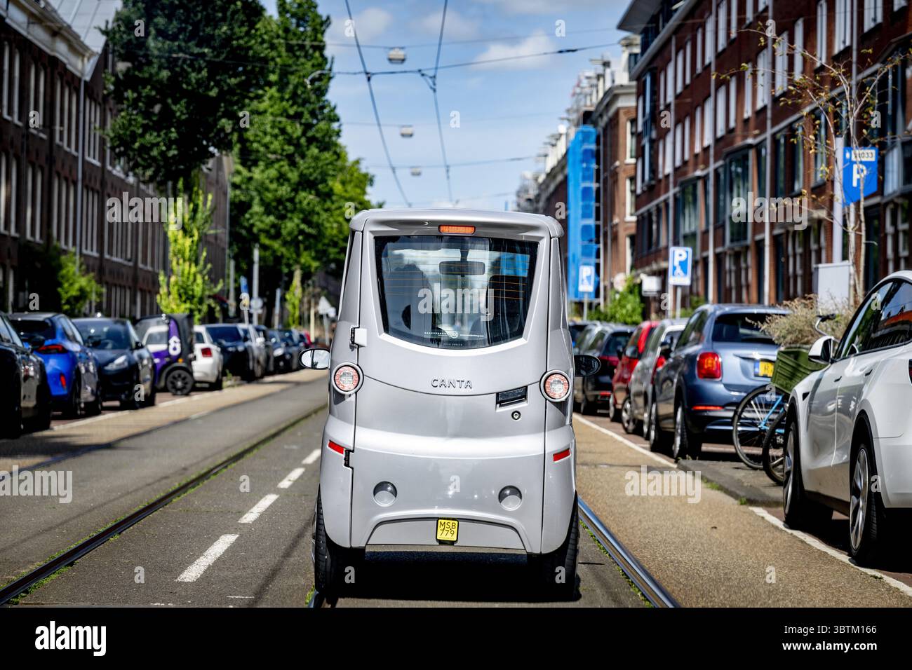 AMSTERDAM - A canta car on the road ANP /HOLLANDSE HOOGTE /ROBIN ...