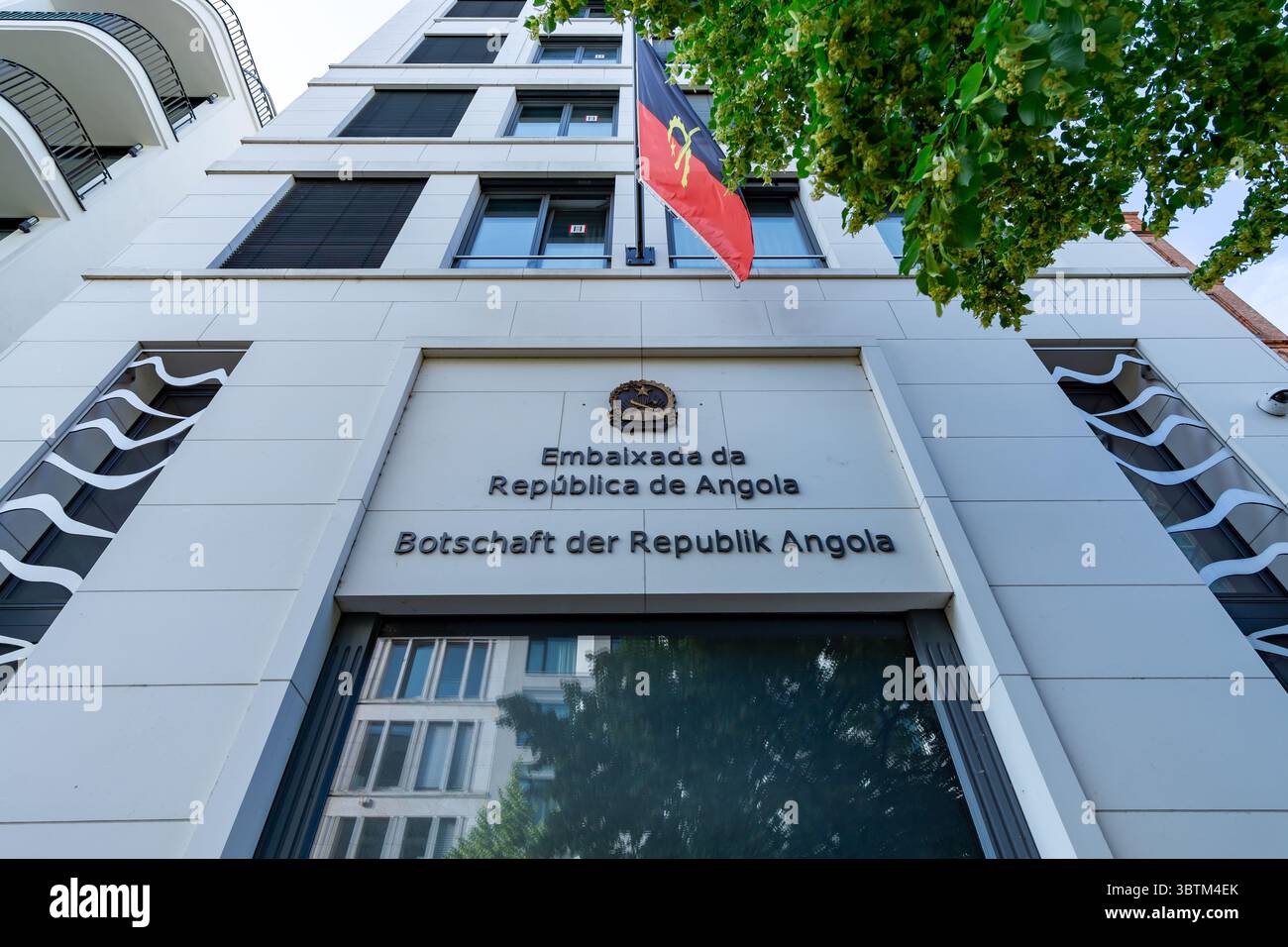 Embassy of the republic of angola hi-res stock photography and images ...