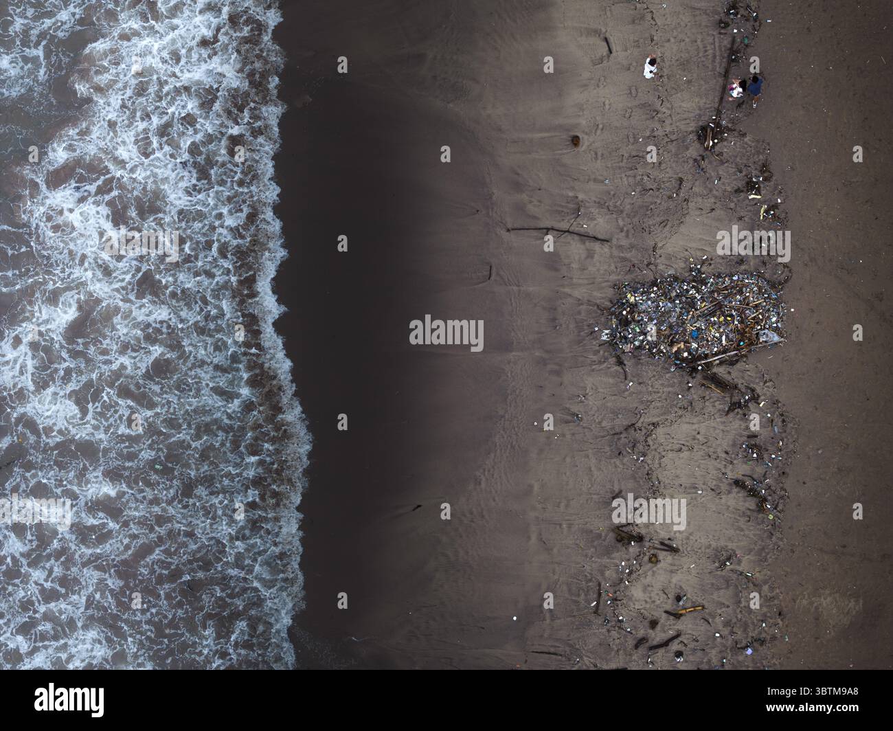 Plastic pollution ocean aerial hi-res stock photography and images - Alamy