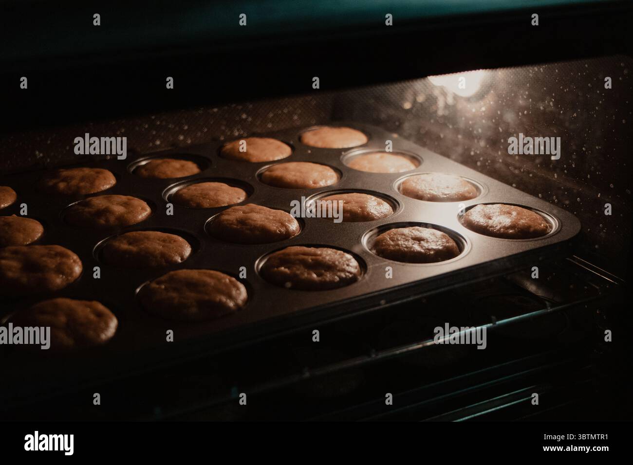 Freshly baked banana muffins hi-res stock photography and images - Alamy