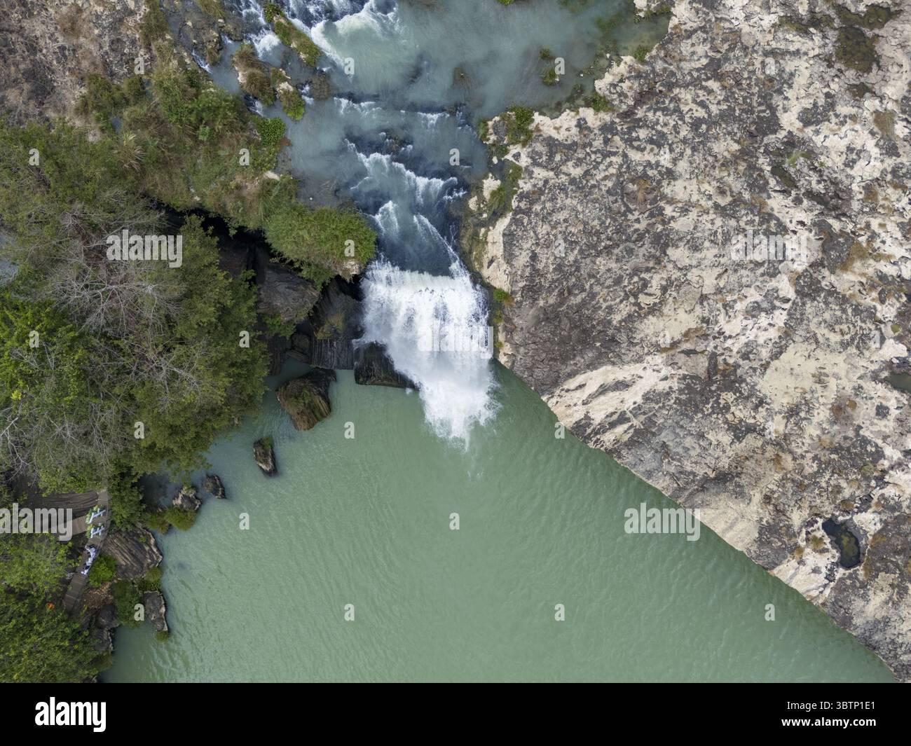 Drone water cascading over cliff hi-res stock photography and images ...