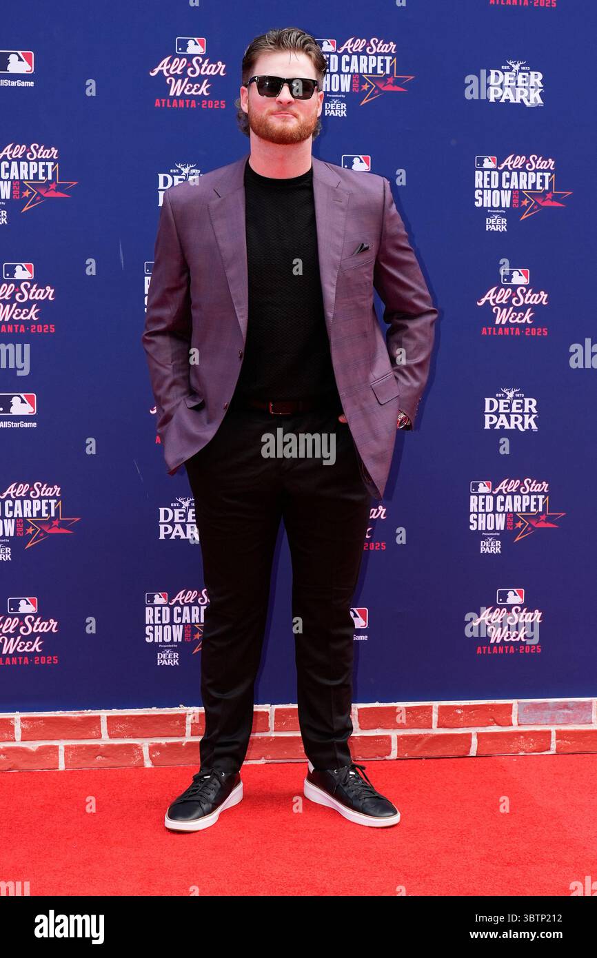 Chicago White Sox' Shane Smith arrives on the red carpet for the MLB ...