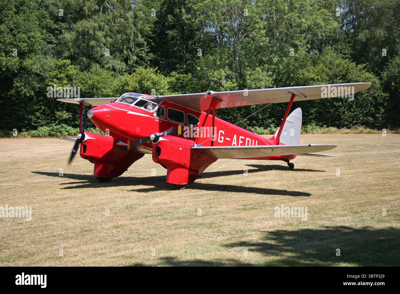 A De Havilland DH90 Dragonfly arrives at a private airfield in ...