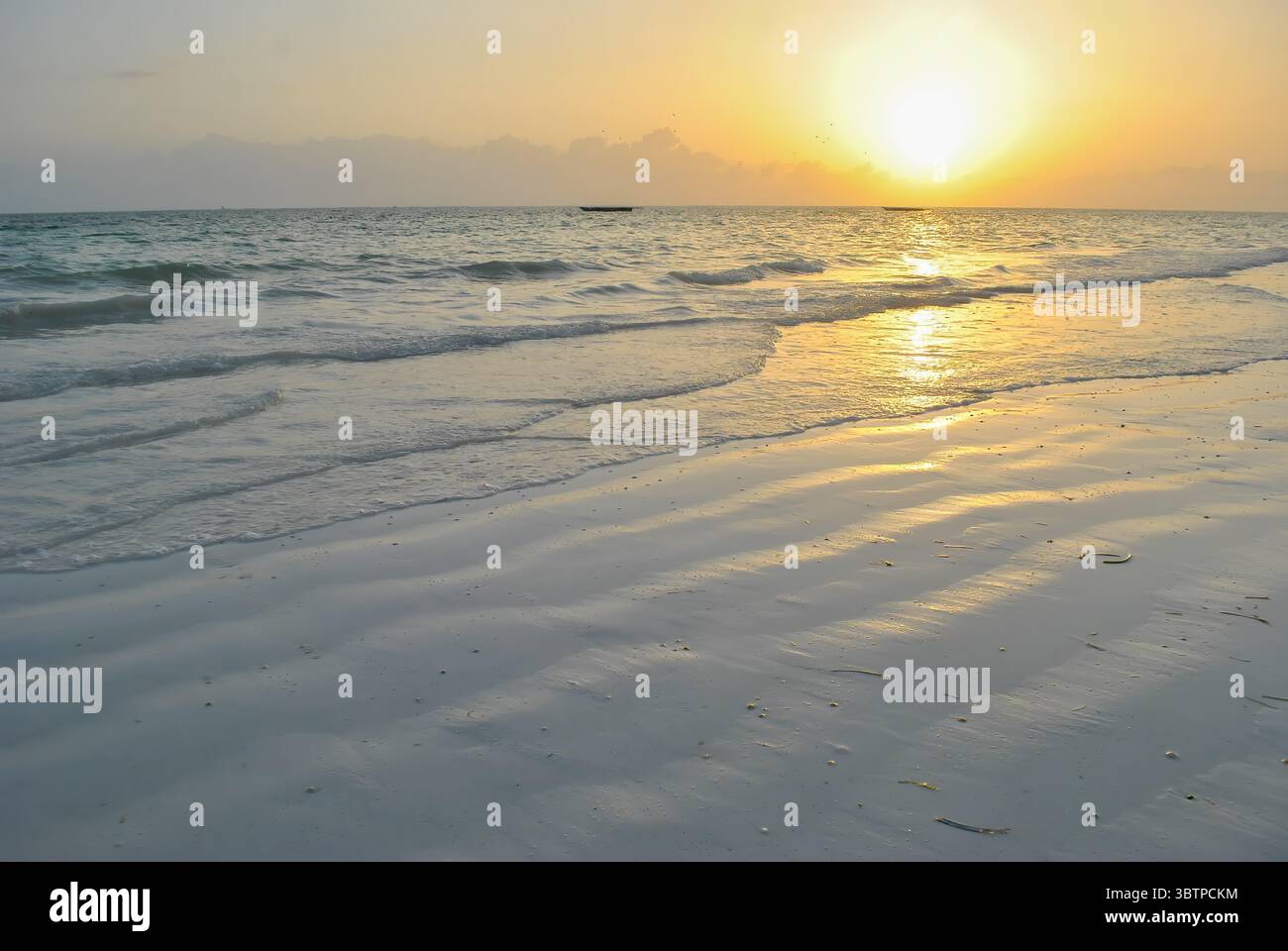 Calm ocean waves reflecting sunset hi-res stock photography and images ...