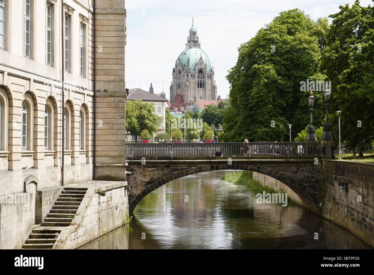 Leine palace bridge hi-res stock photography and images - Alamy