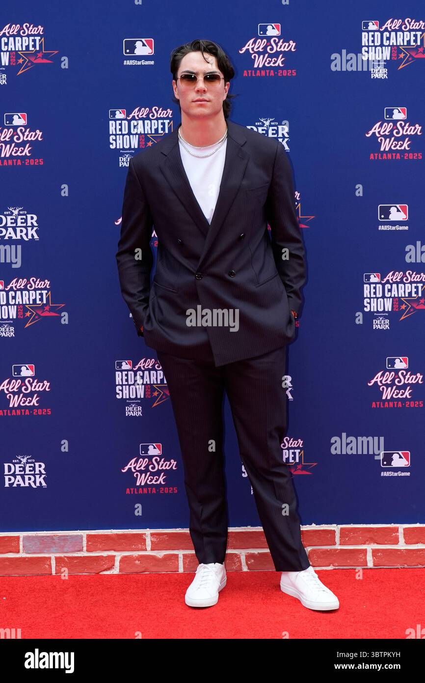 Seattle Mariners' Bryan Woo arrives on the red carpet for the MLB ...