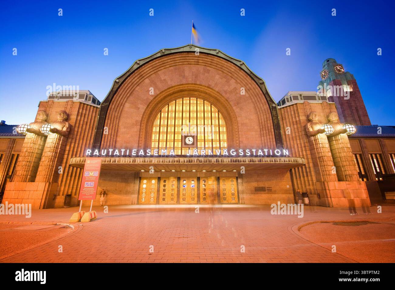 Night view of Helsinki Central Station, Finland Stock Photo - Alamy
