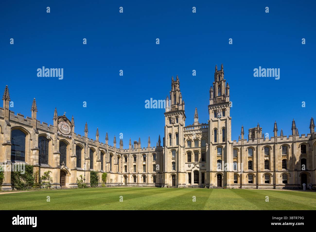 north quadrangle, designed by Hawksmoor, All Souls College, University ...
