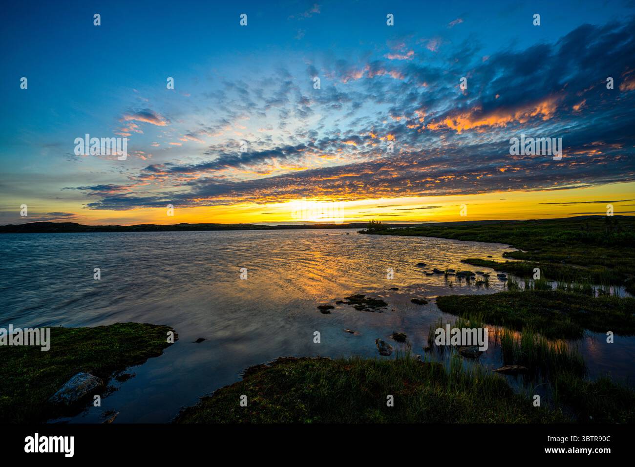 Sunrise skies over Wolf Lake, Tasiujaq, Nunavik, Quebec, Canada Stock ...