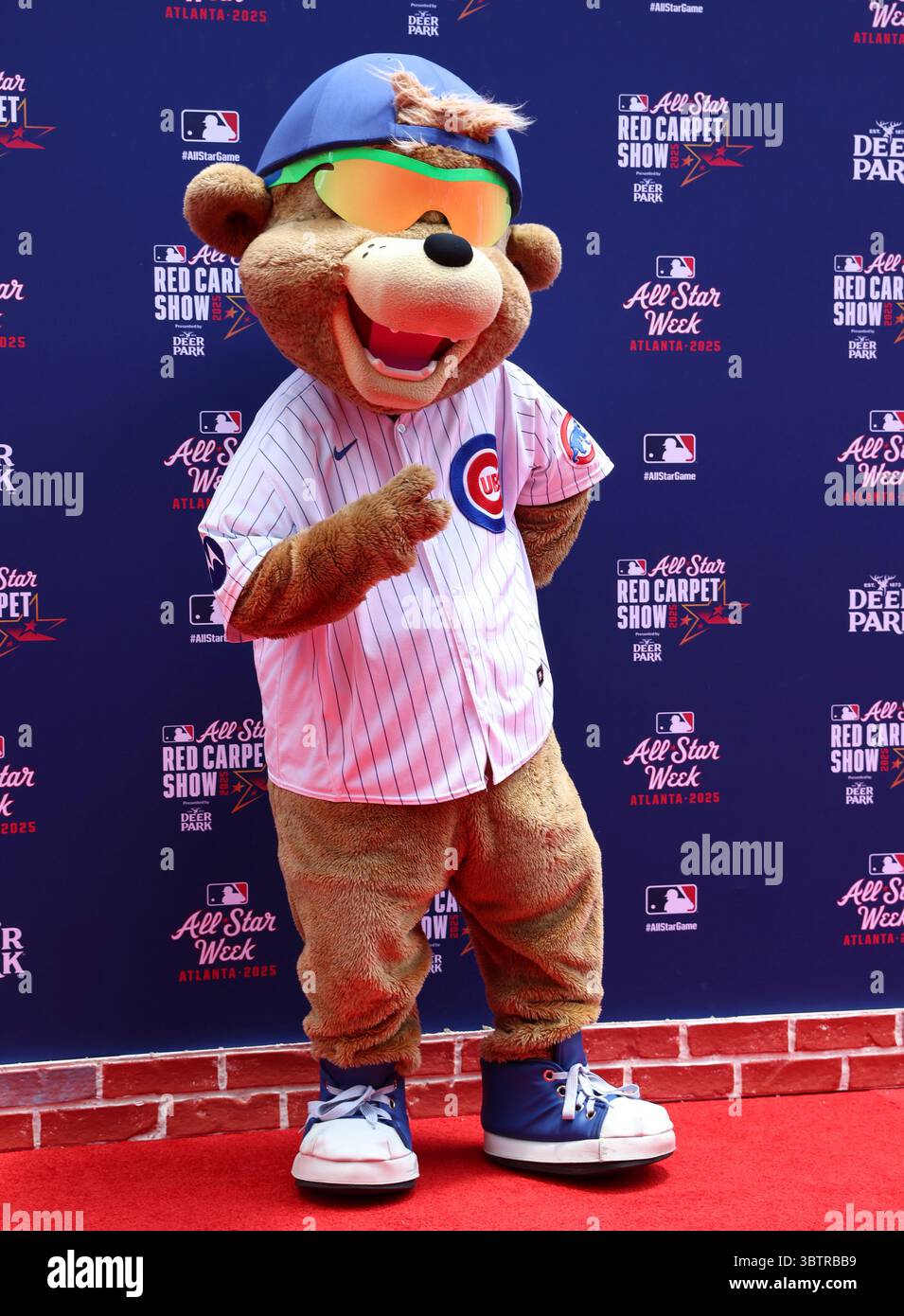 Chicago Cubs mascot Clark walks on the red carpet before the start of ...