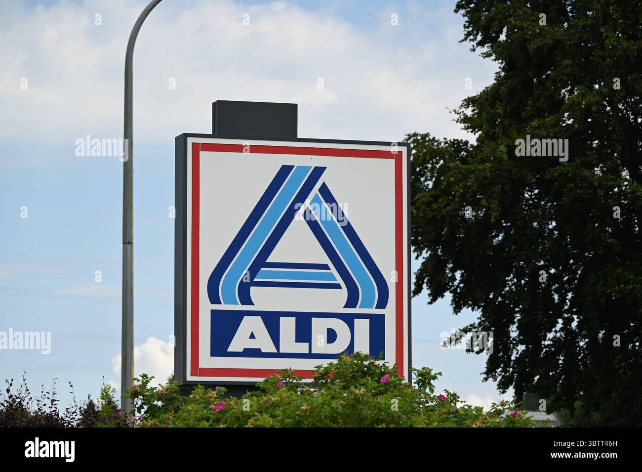 Logo, Schriftzug des Discounter ALDI Nord ALbrecht DIskont an einer ...