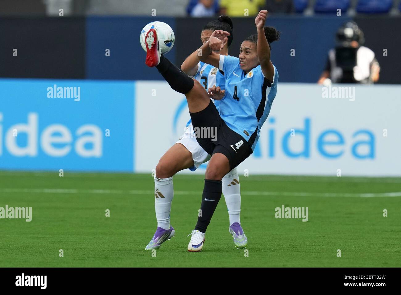Carina Felipe, of Uruguay, right, and Eliana Stabile, of Argentina ...